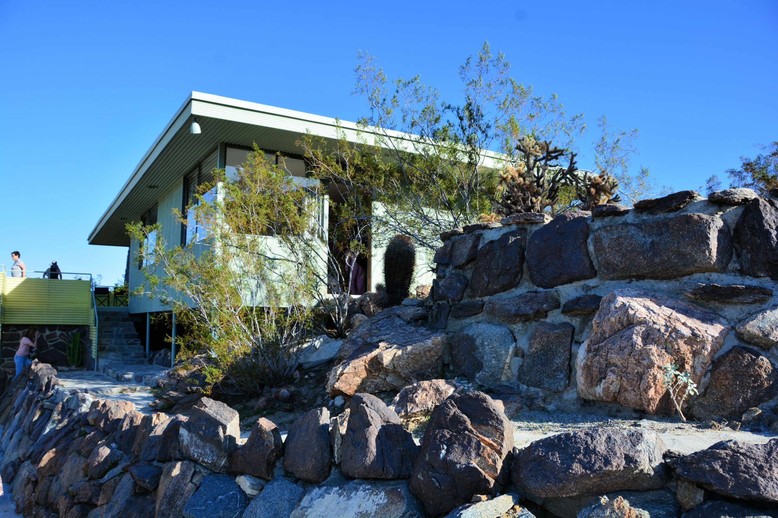 Perched Above the Desert: The Cree House by Albert Frey - gscinparis