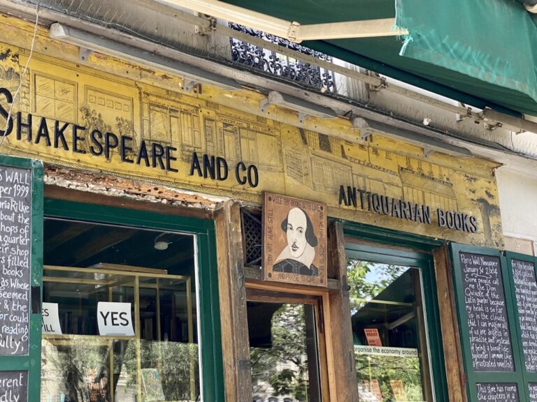 Where to Find the Most Beautiful Libraries and Bookstores in Paris ...